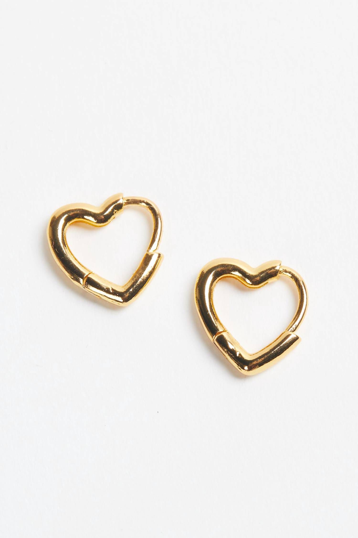 BROOKE GOLD-PLATED HEART HOOP EARRINGS IN GOLD | Dia & Co